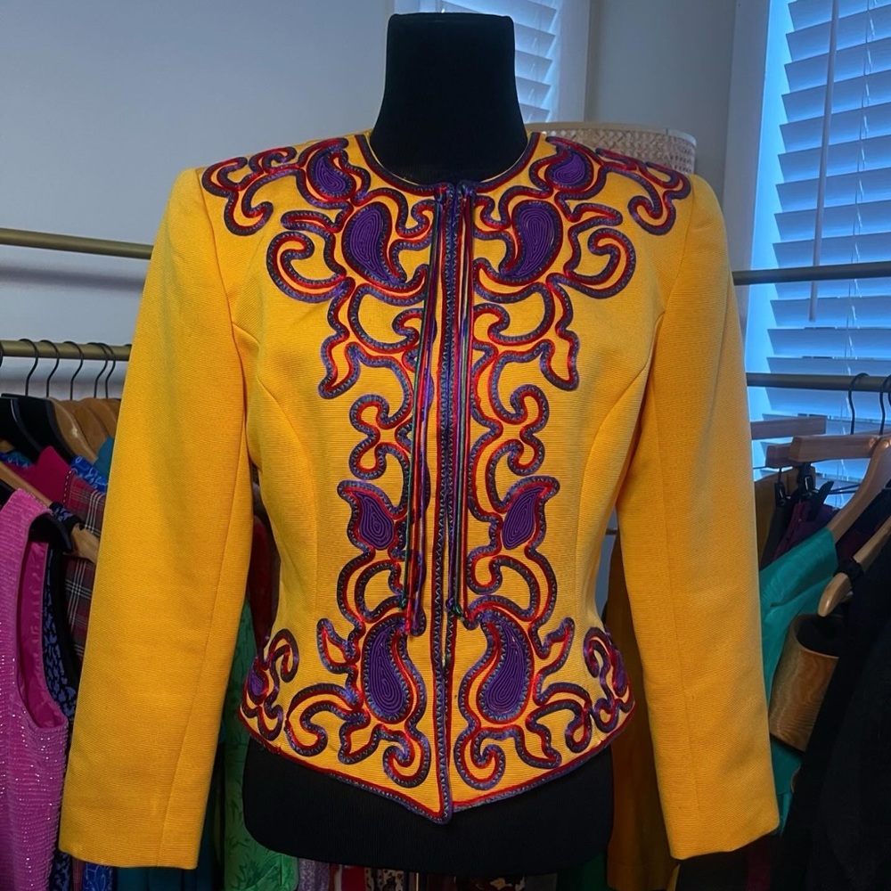 Vintage Blazer With Embroidered Detail In Size Small - Gem